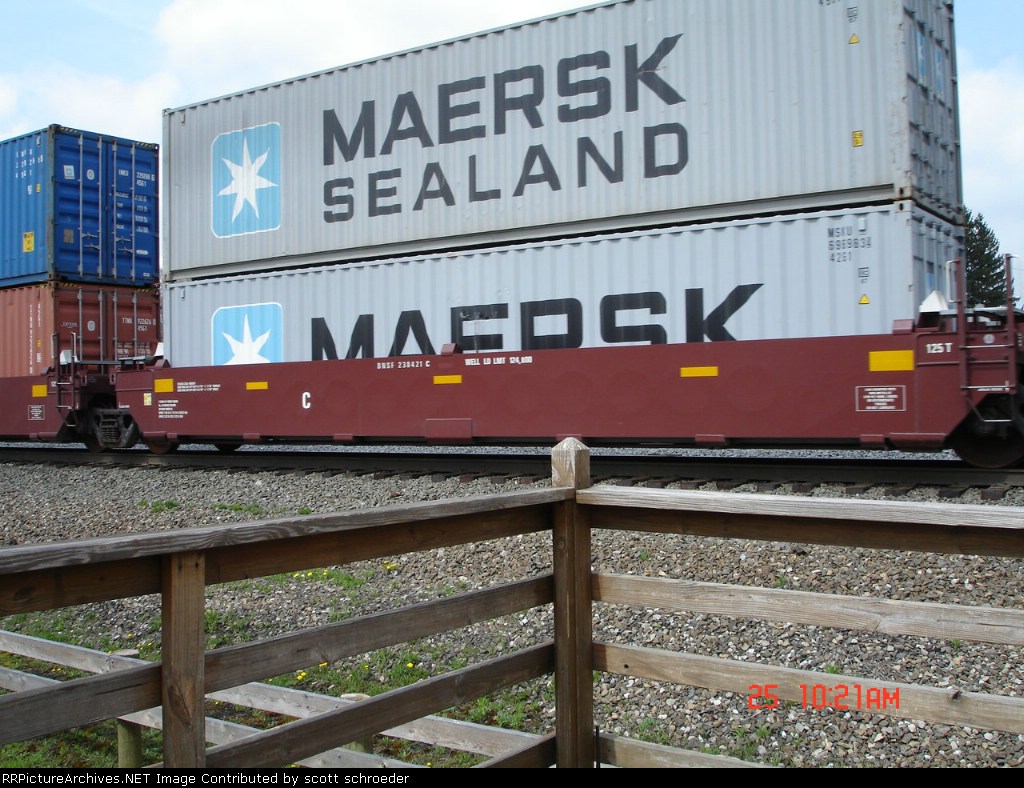 BNSF 238421C Double Stackcar w/MSKU 696963 Container EB